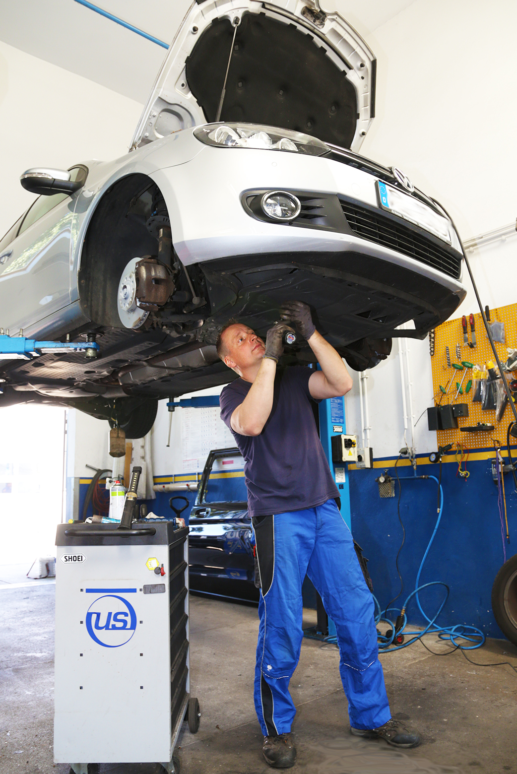 Kfz-Reparatur Uwe Schalow Karosserie- und Kfz-Meisterbetrieb